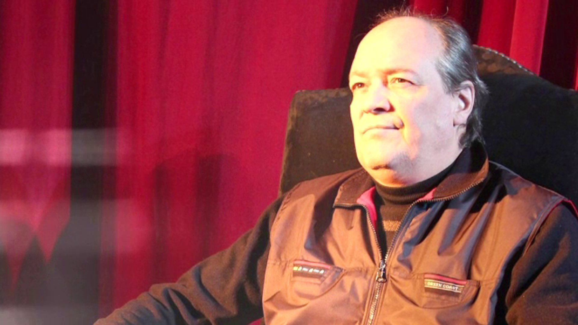 Actorul George Alexandru, condus pe ultimul drum de prieteni si colegi ...