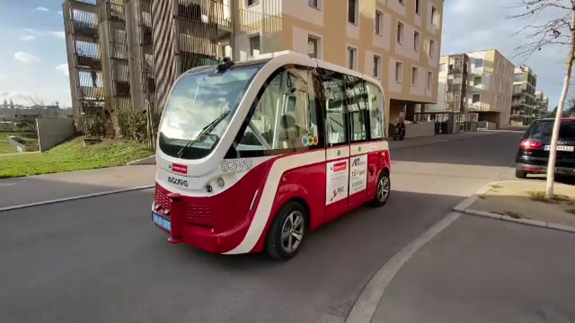 Cum arată o călătorie cu autobuzul de 300.000 € care circulă fără șofer ...