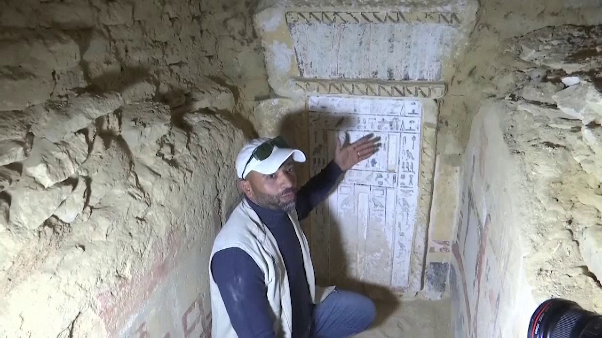 Descoperire rară lângă Cairo. A fost găsită mumia unui faraon, posibil ...