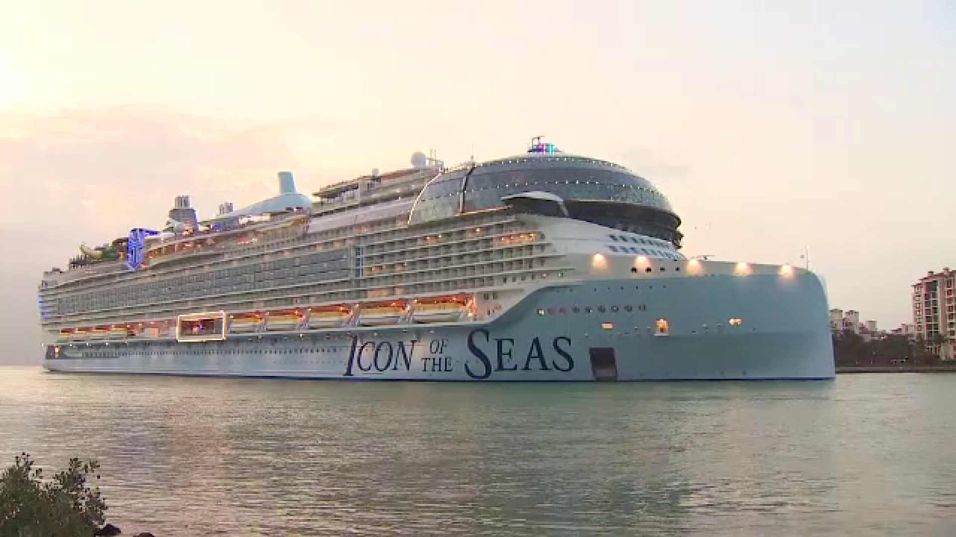 Cel mai mare vas de croazieră din lume a ajuns într-un port din Florida. Va porni în călătoria ...