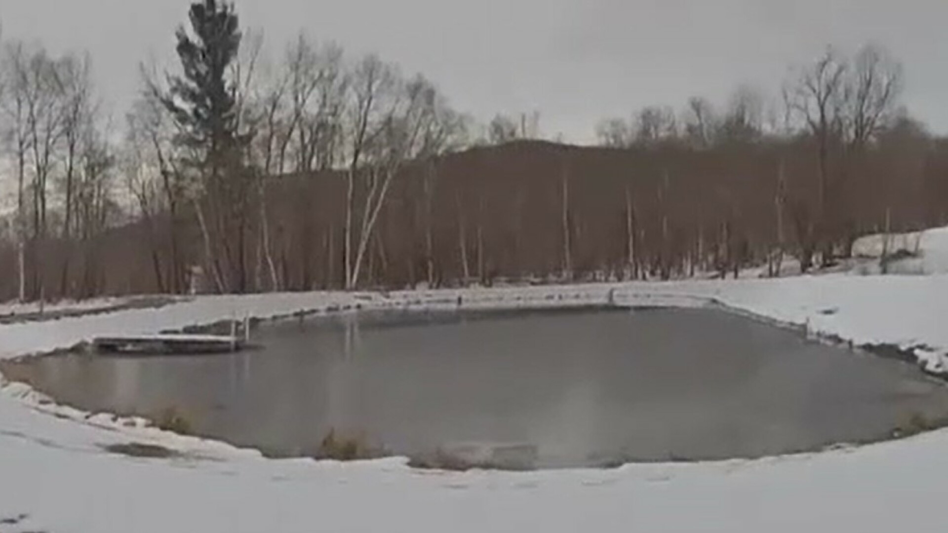 Pățania unor fetițe în timp ce se jucau pe un lac înghețat. Totul s-a ...