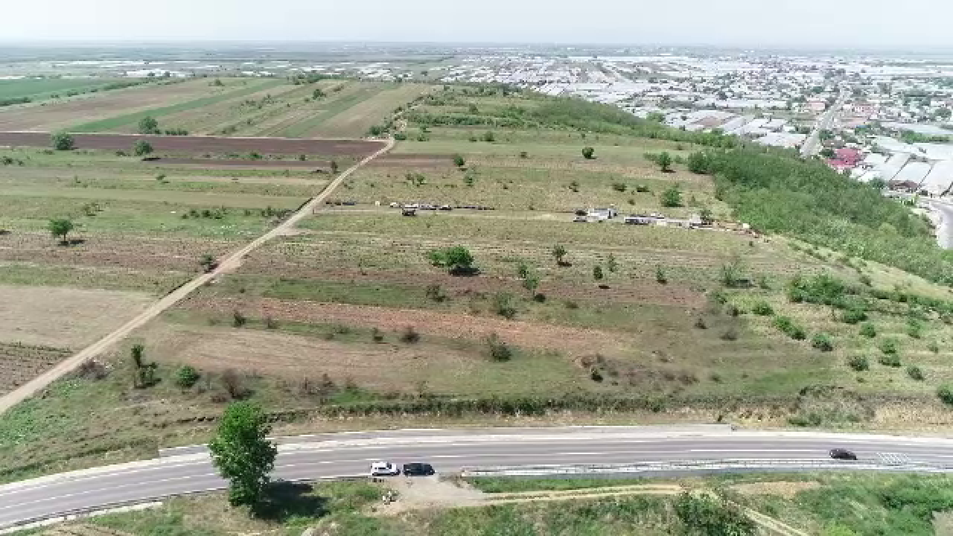 Pământul arabil românesc ”rodește” prețuri record. Un hectar în Galați ...