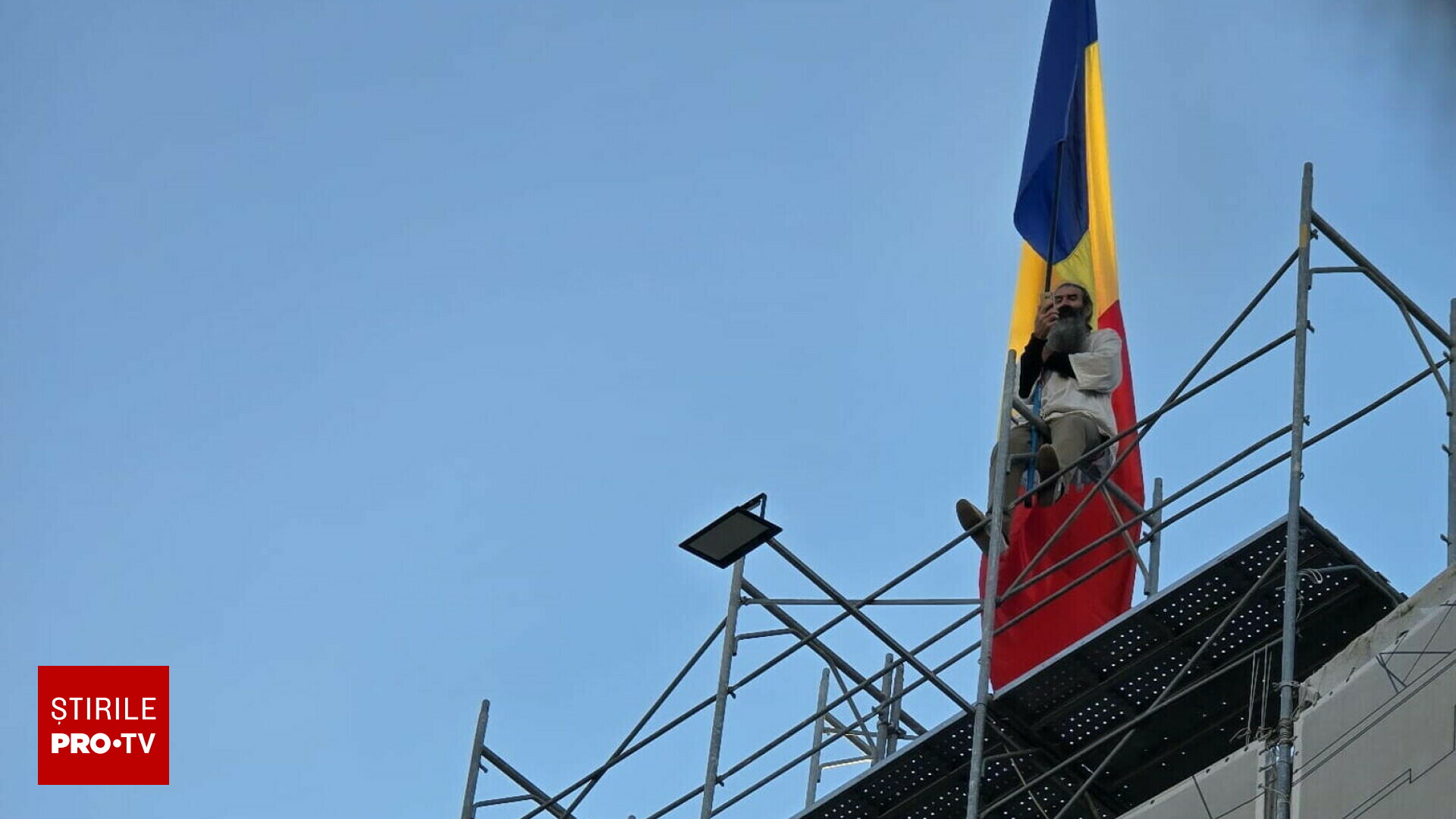 „Stegarul Dac” și-a tăiat brățara de supraveghere a arestului la ...