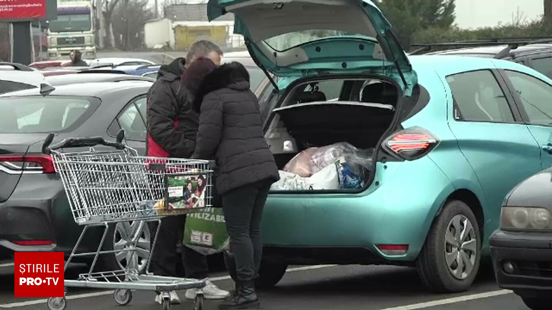 Ungurii profită de aderarea României la Schengen: Își fac cumpărăturile ...