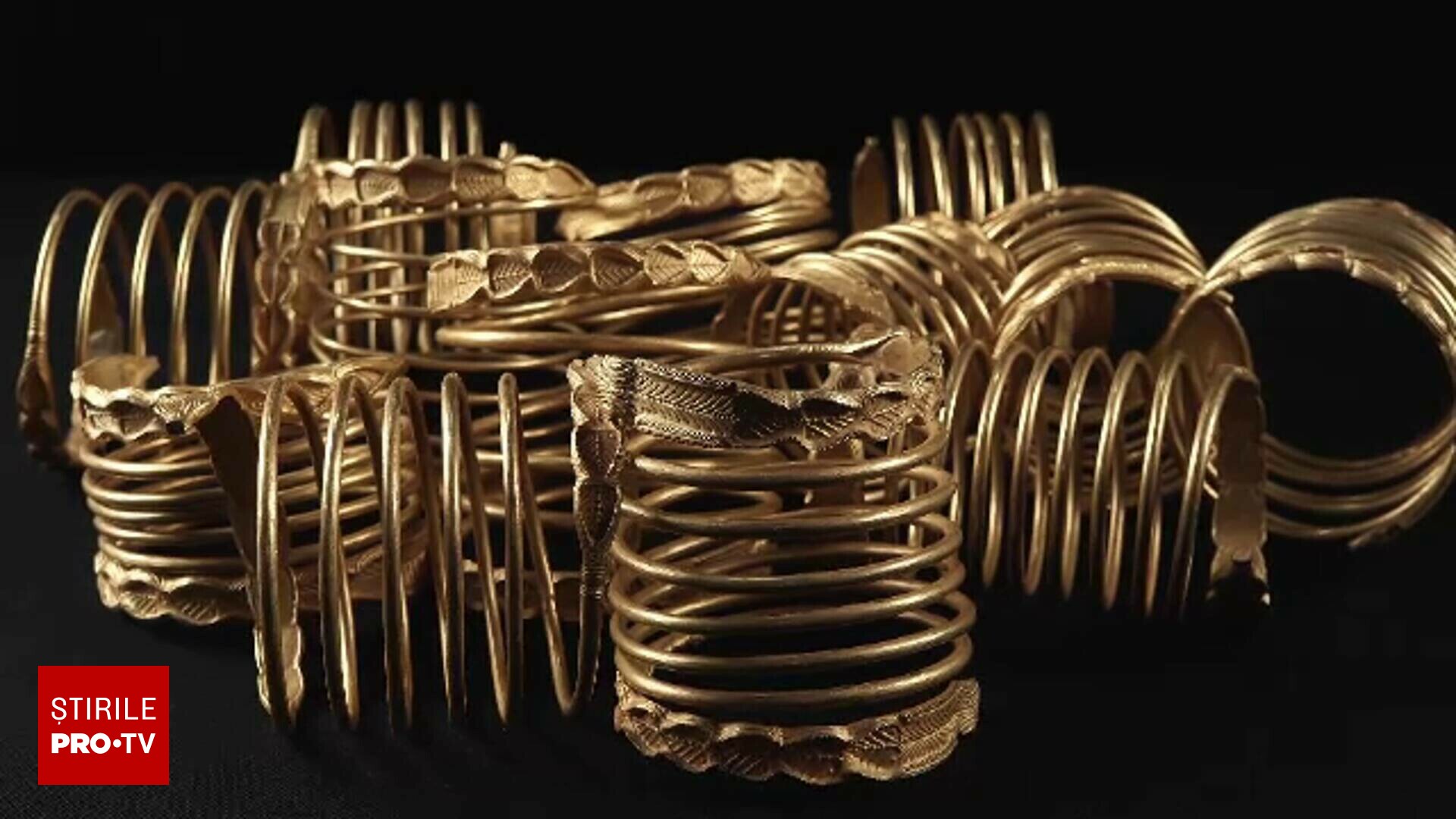 Furtul pieselor din tezaurul dacic. Doi dintre suspecții reținuți ar ...