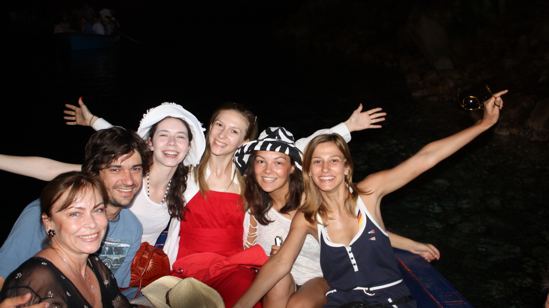 Actorii din "Ingerasii" au fost in gasca in Grecia! - Știrile ProTV