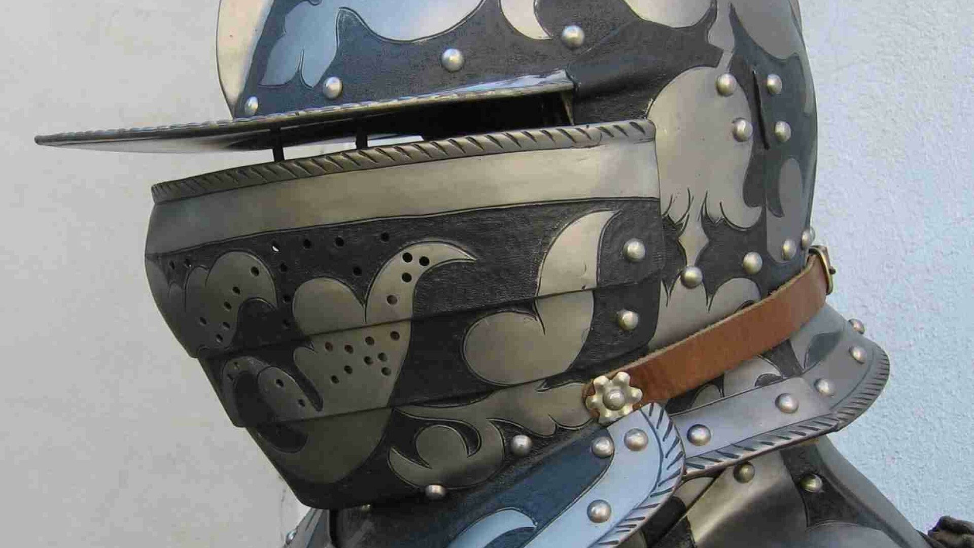 "Cavalerul inflamabil"! A luat foc din greseala, la un spectacol ...