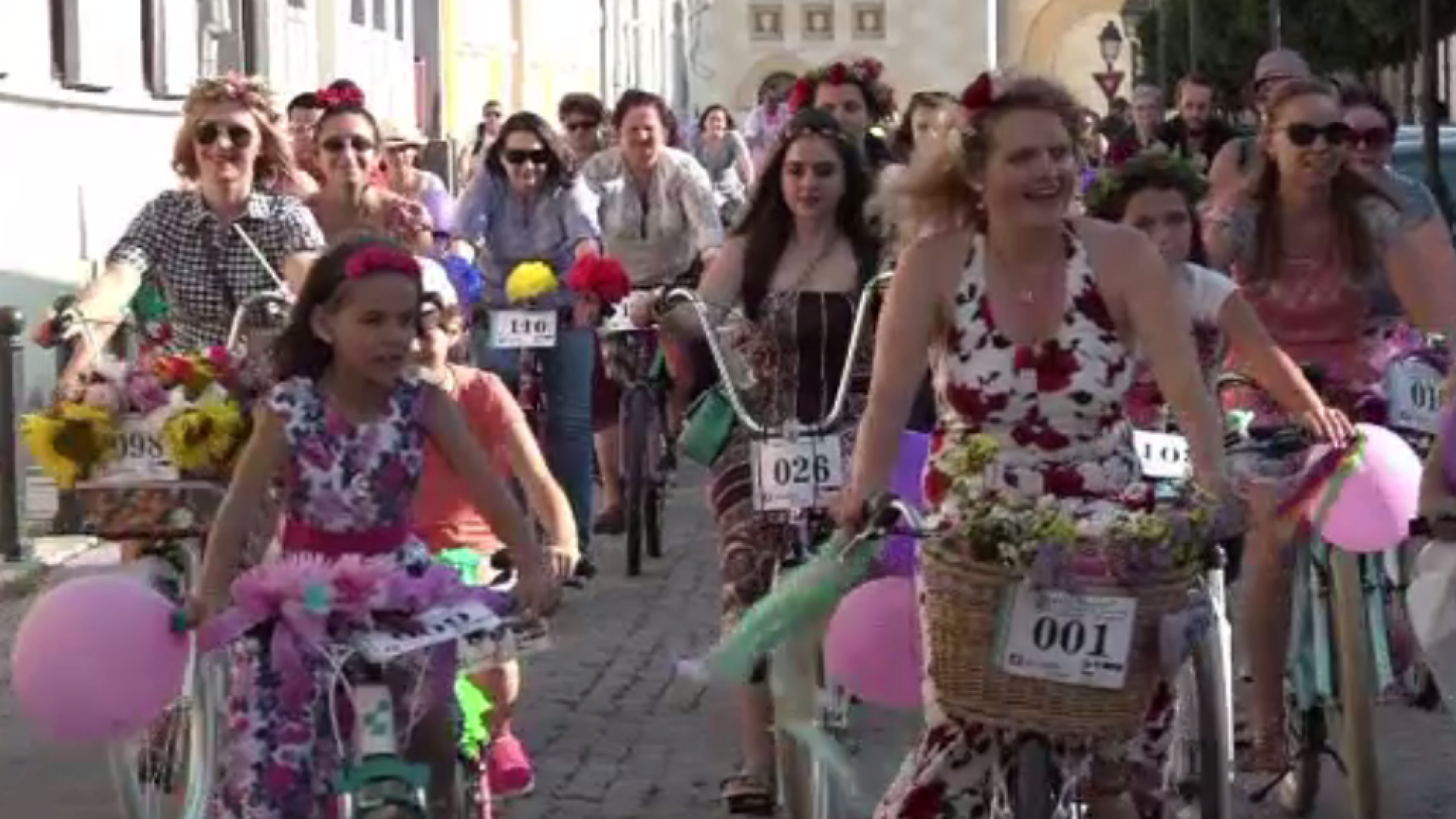 Sute de femei au promovat mersul pe bicicleta in Alba Iulia ...