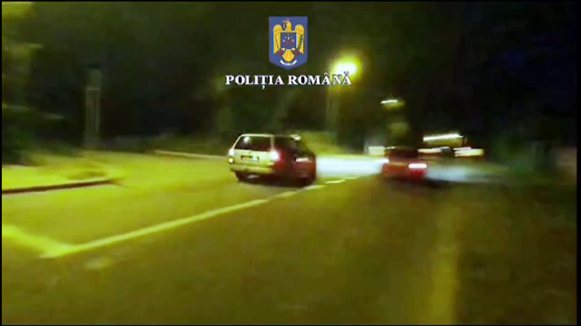 Doi tineri din Făgăraș au transformat o stradă din oraș în pistă de întrecere. S-au ales cu ...