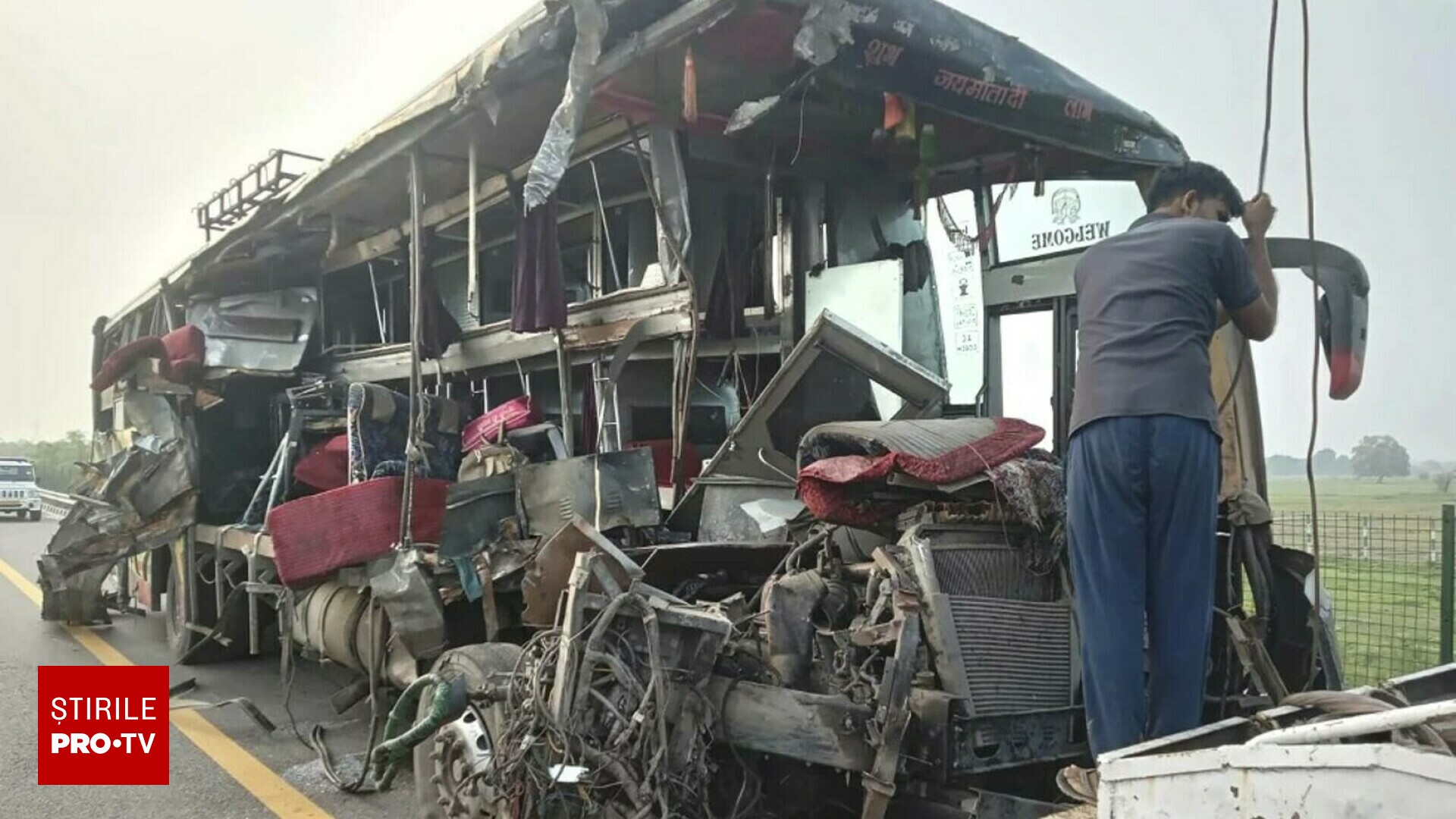 VIDEO. Tragedie în India. Un autobuz cu două etaje s-a ciocnit cu un ...