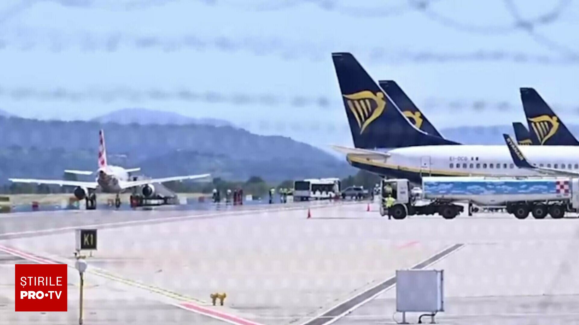 Incident grav pe aeroportul Bergamo de lângă Milano. Un bărbat a murit după ce a fost aspirat în ...