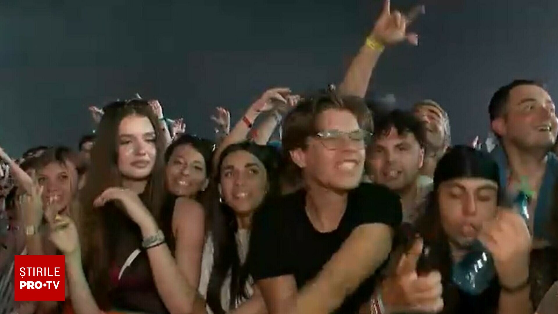 Tinerii prezenți la festivalul Beach, Please! au scandat „Ceauşescu ...