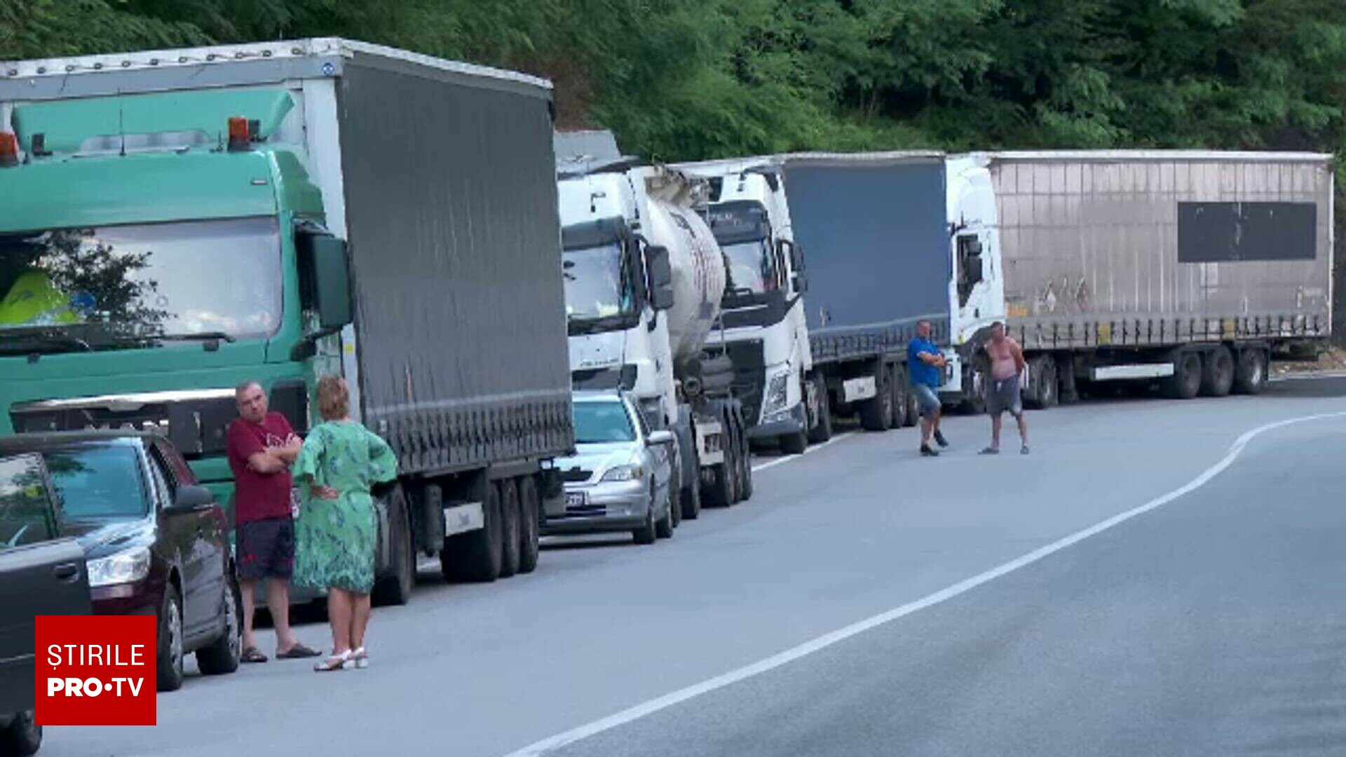 Trafic paralizat între Arad și Bihor după ce o cisternă cu formol s-a ...