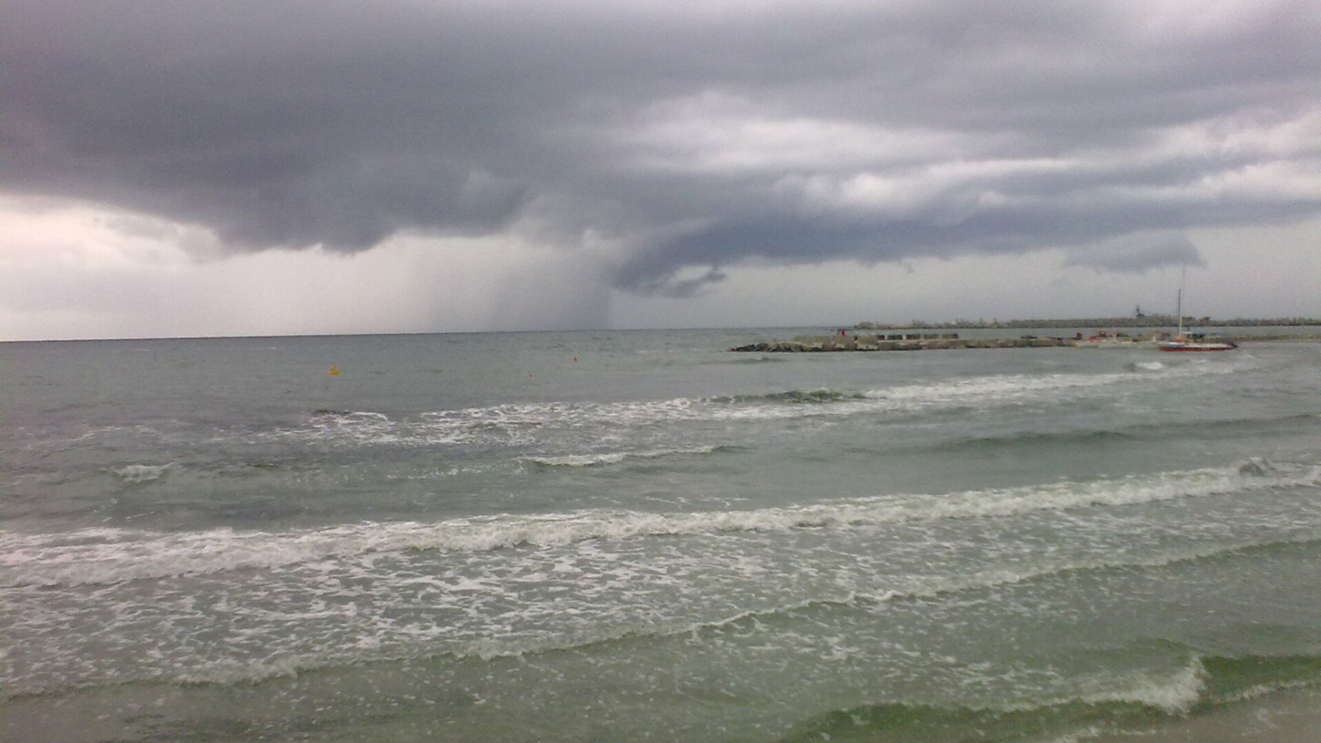 Mai multe tari din Orient, maturate de furtuni devastatoare - Știrile ProTV