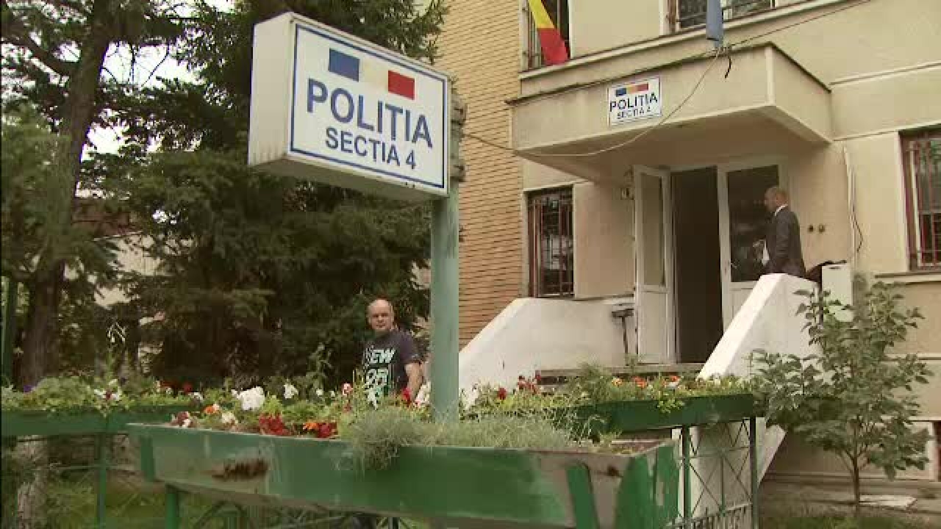 Un tanar aflat in inchisoare a format un numar la intamplare pentru a ...