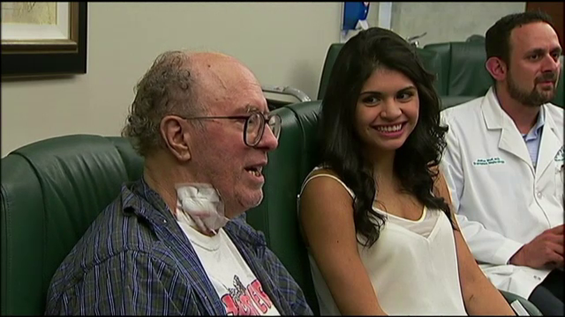 O chelnerita din SUA i-a salvat viata unui client fidel de 72 de ani ...