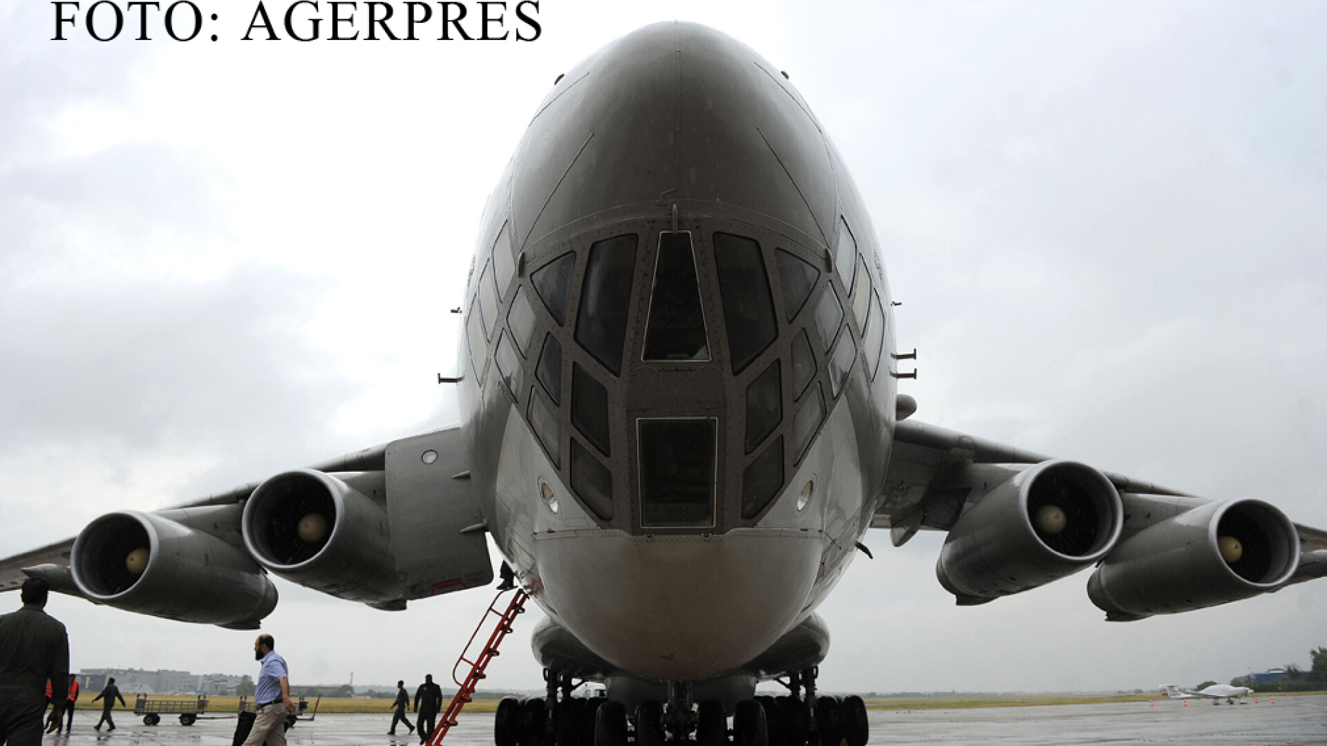 Spectacol pe cerul Capitalei: 120 de avioane au luat parte la cel mai ...