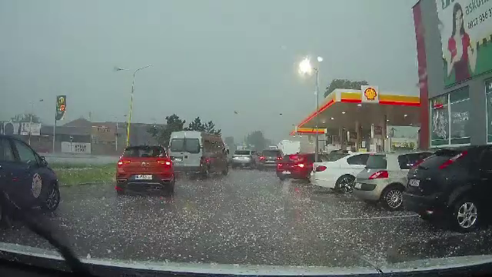 Europa, devastată de vremea extremă. Caniculă și furtuni de gheață într ...