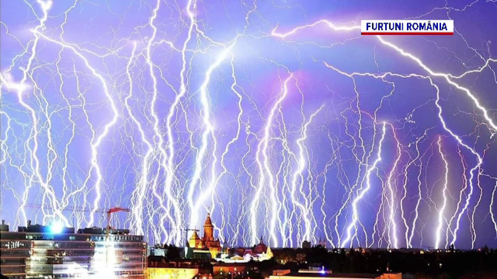 Imaginile spectaculoase surprinse de "vânătorii de furtuni" din România ...