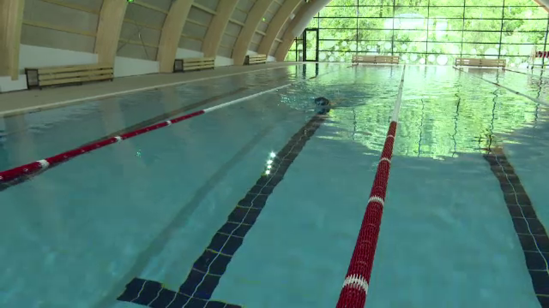 Bazinul de înot de la Târgu Jiu, mai mult gol în ziua inaugurării. De ...