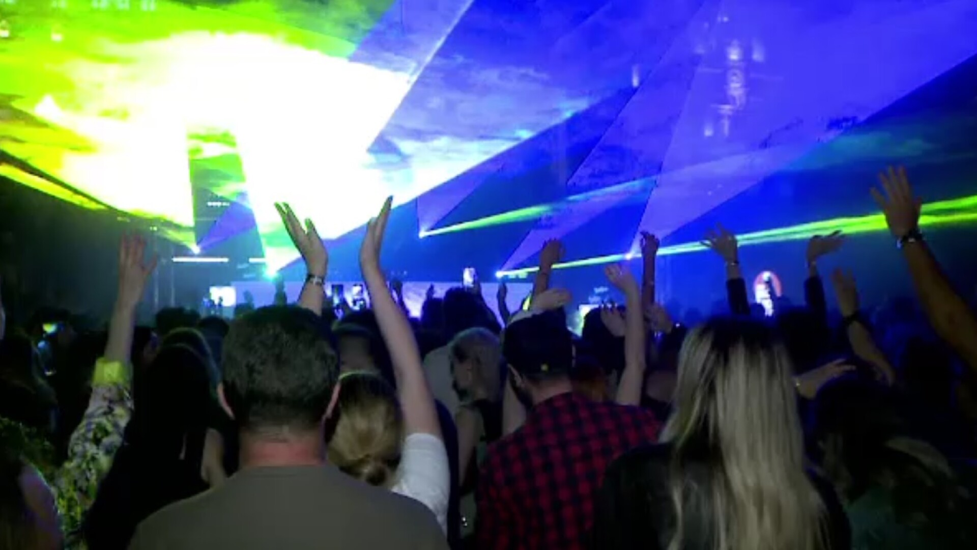 Mii de ieșeni s-au distrat la show-ul celebrului DJ german ATB, la ...