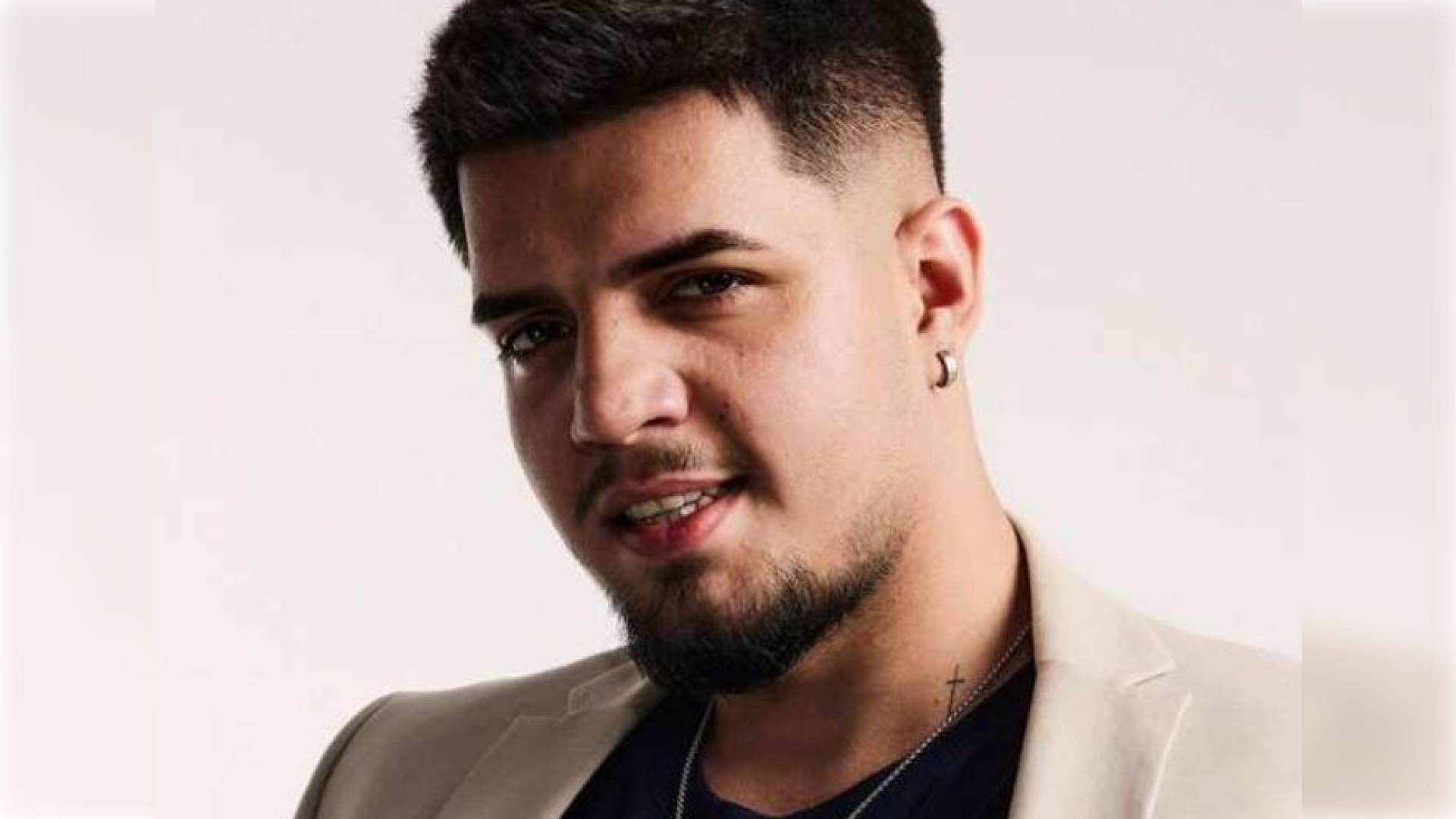 Cine este Babasha, manelistul care a urcat pe scenă la concertul ...