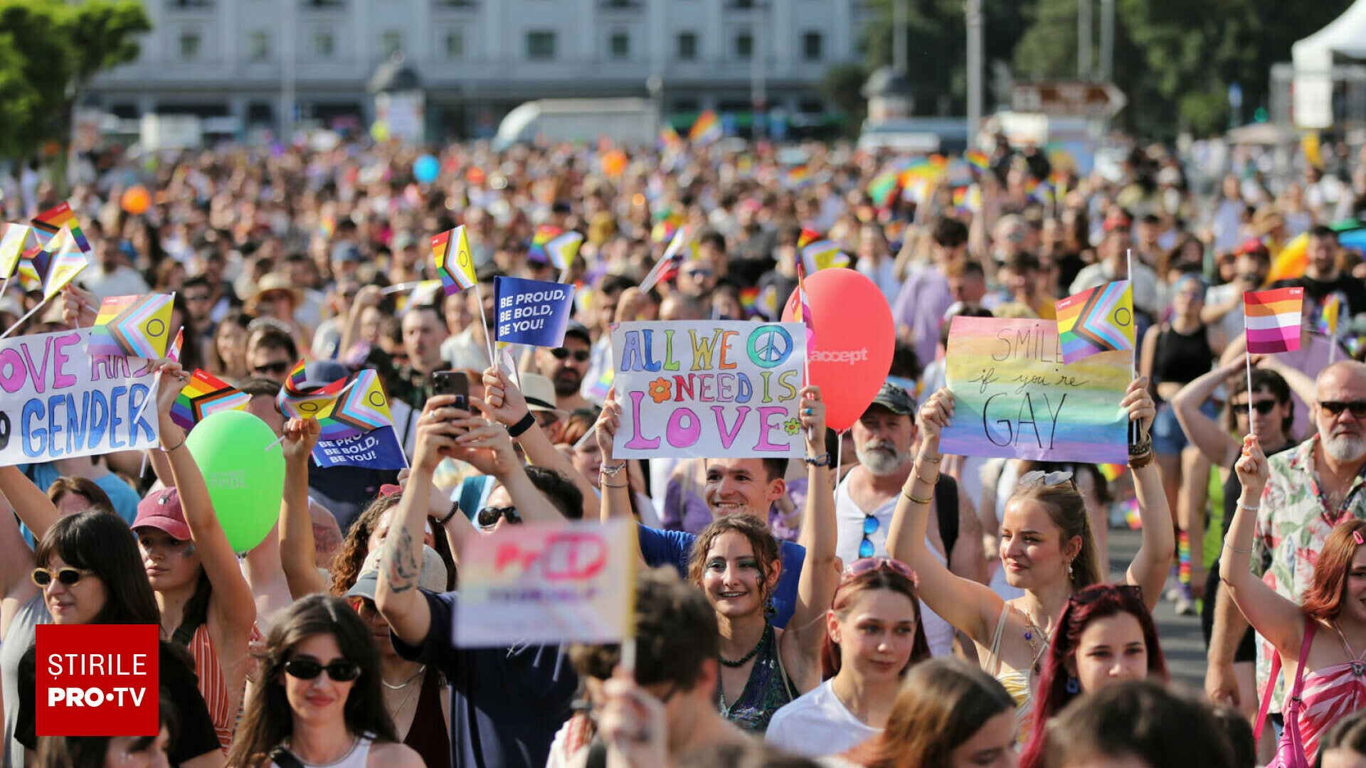 Amenzi de 6.000 de lei acordate în urma paradei Bucharest Pride. Trei persoane, prinse cu ...