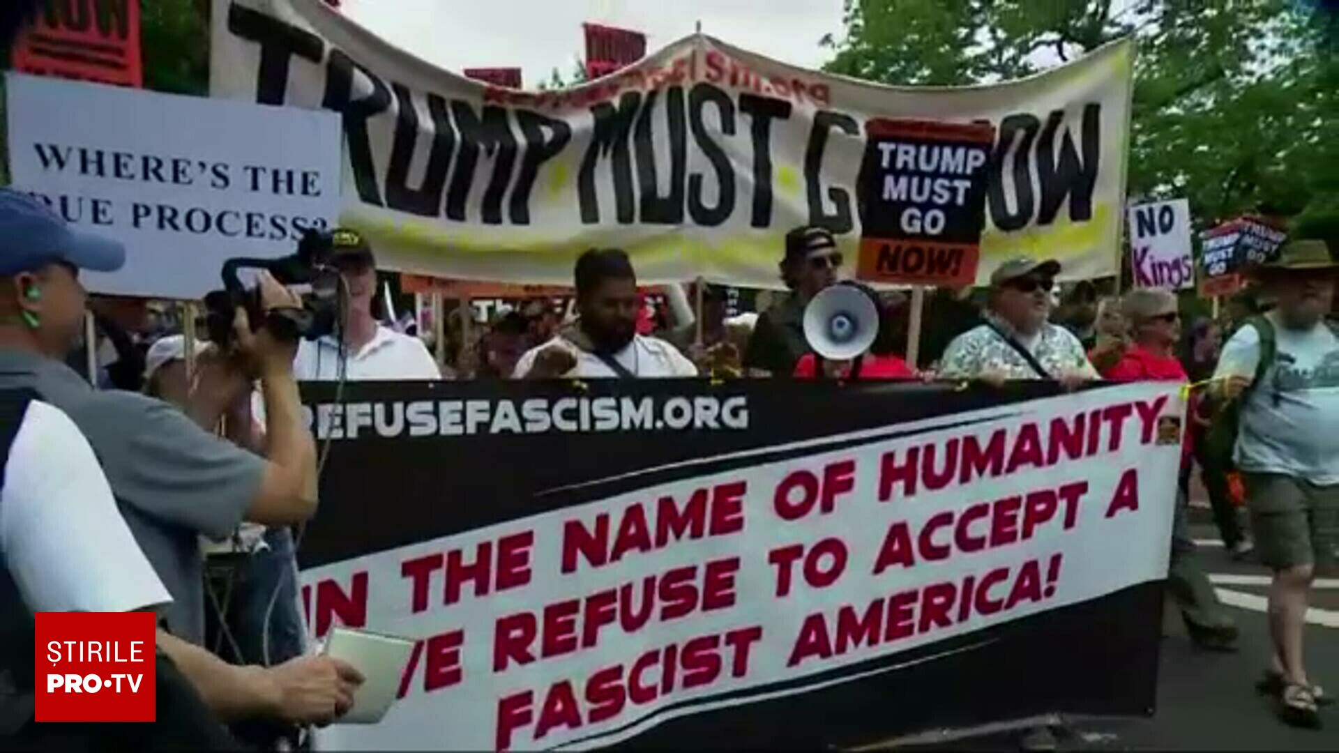 Proteste masive în SUA. Milioane de americani au scandat „Nu vrem rege ...