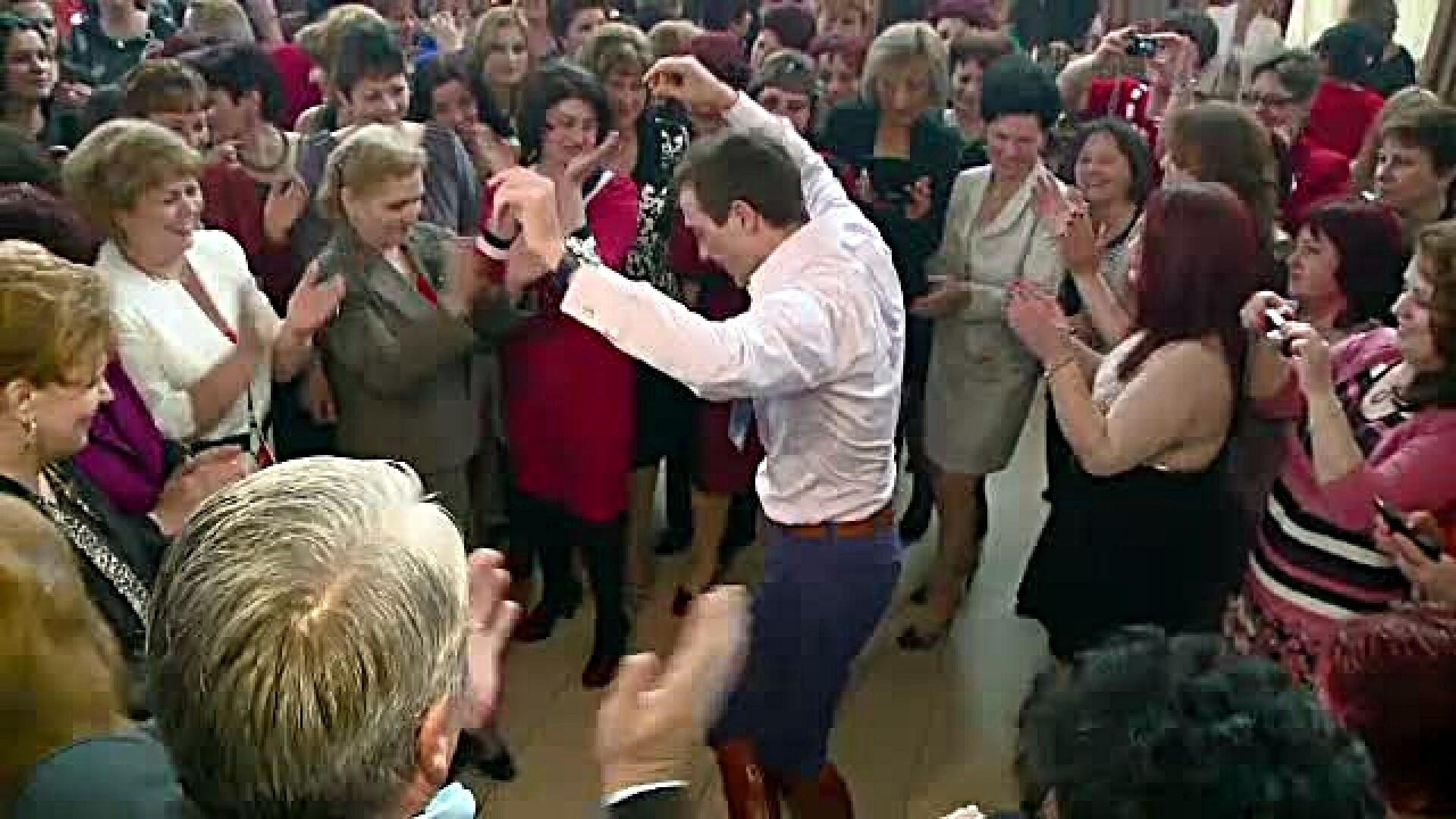 Petrecere cu 800 de femei si doar 2 barbati. Radu Mazare s-a distrat cu ...