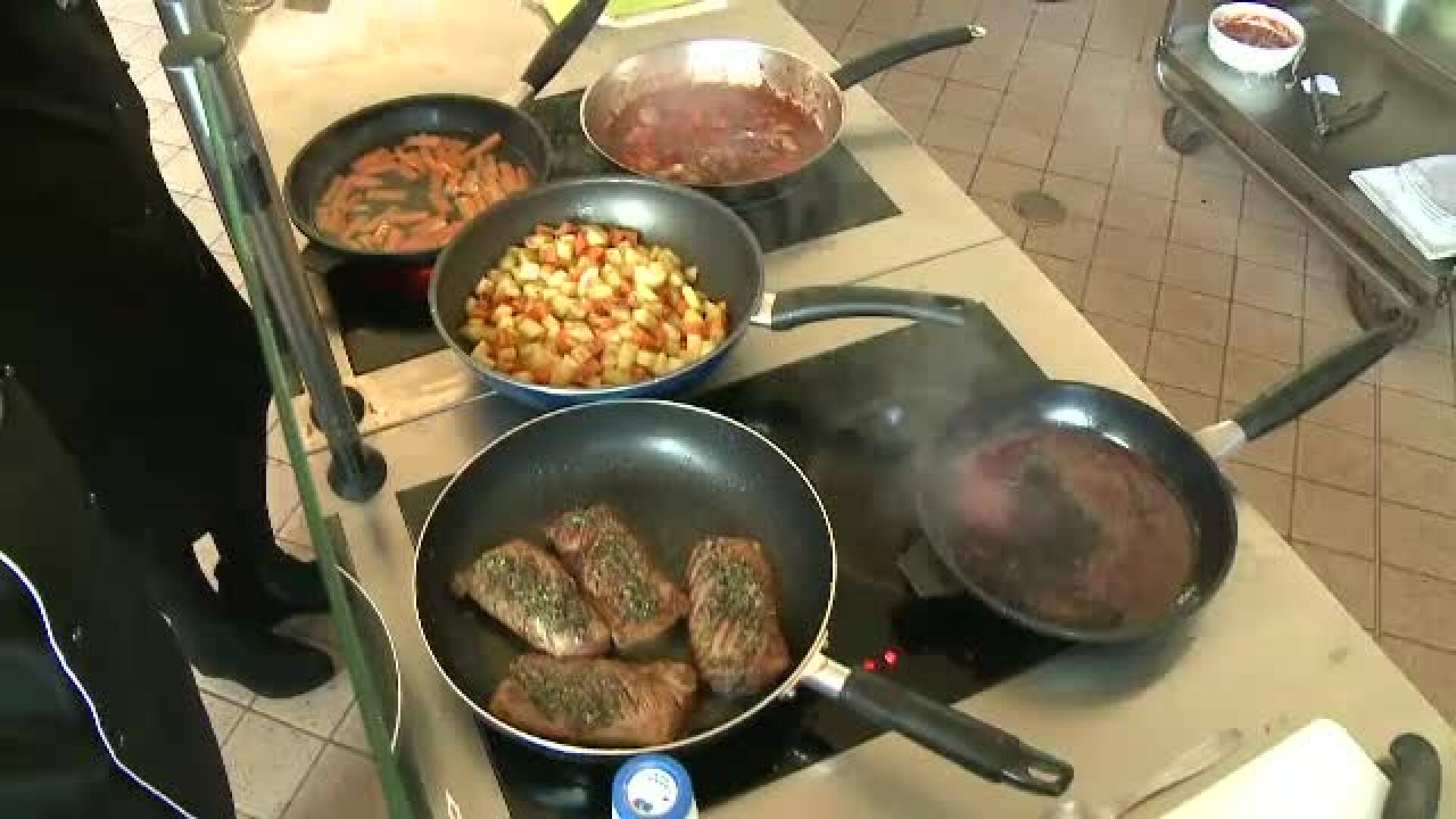 Cei mai tari bucatari din lume au venit la Bucuresti. Preparatele care ...