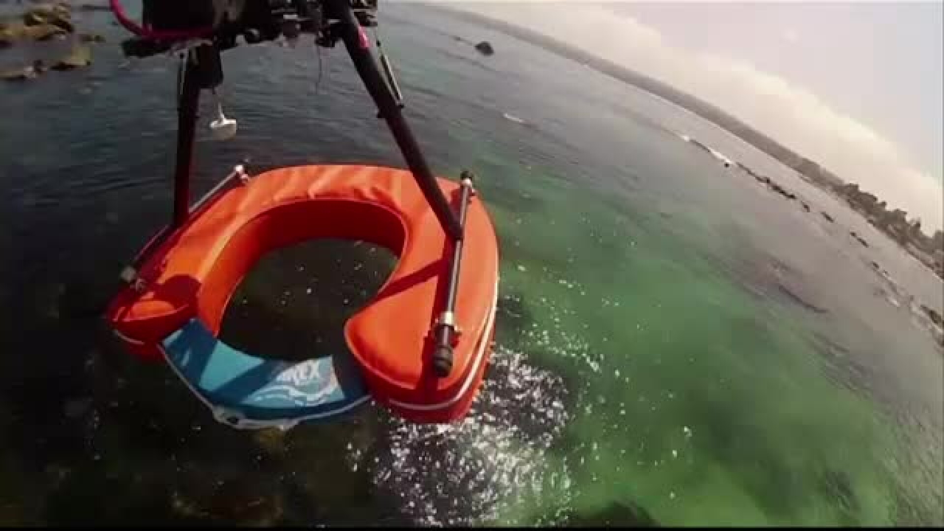 Pe plajele din Chile se testeaza "dronele salvamar". Dispozitivele ...