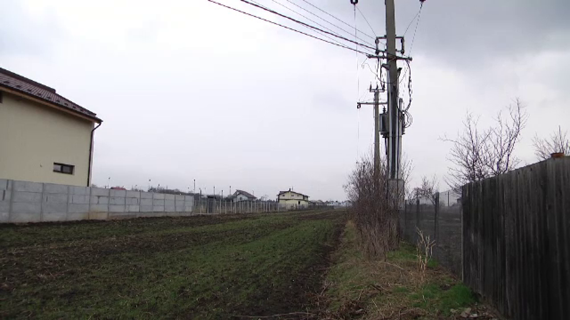 Sat lasat pe intuneric din cauza ca transformatorul e pe un teren ...