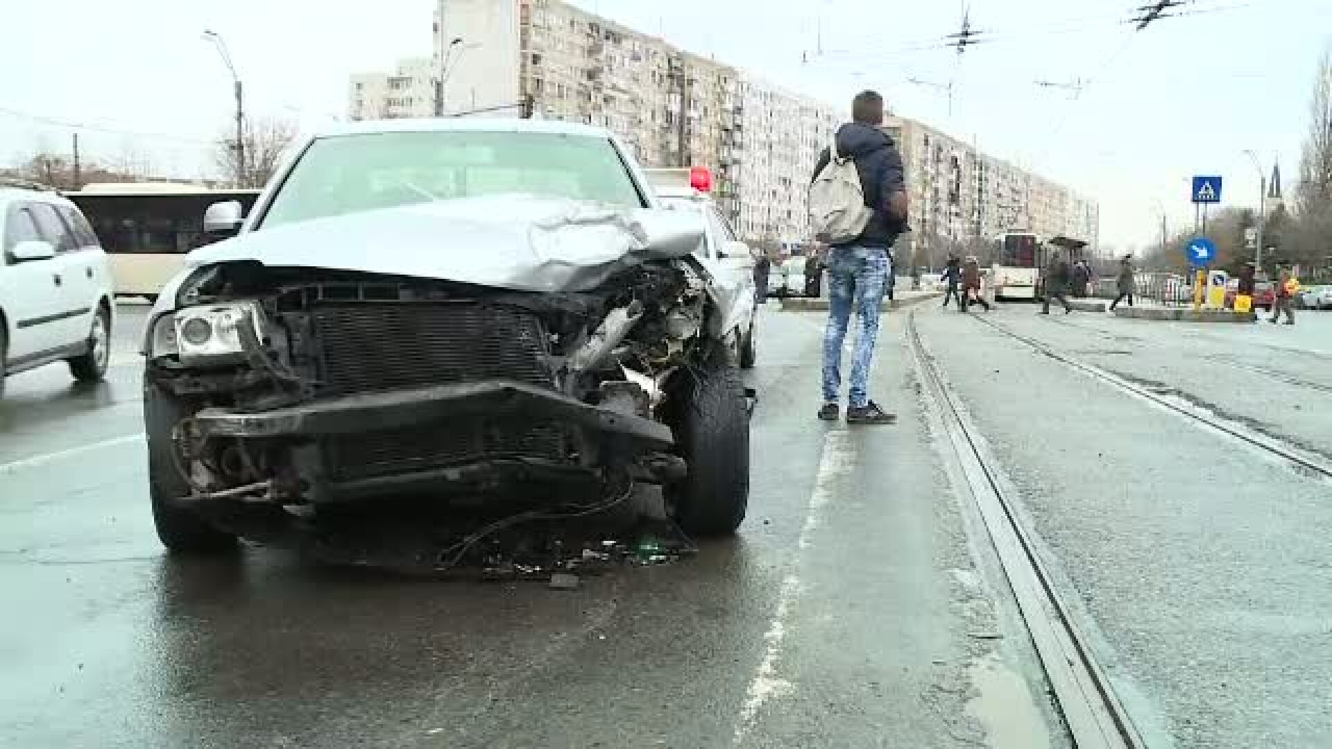 Sase masini au fost avariate, marti dimineata intr-o intersectie din ...
