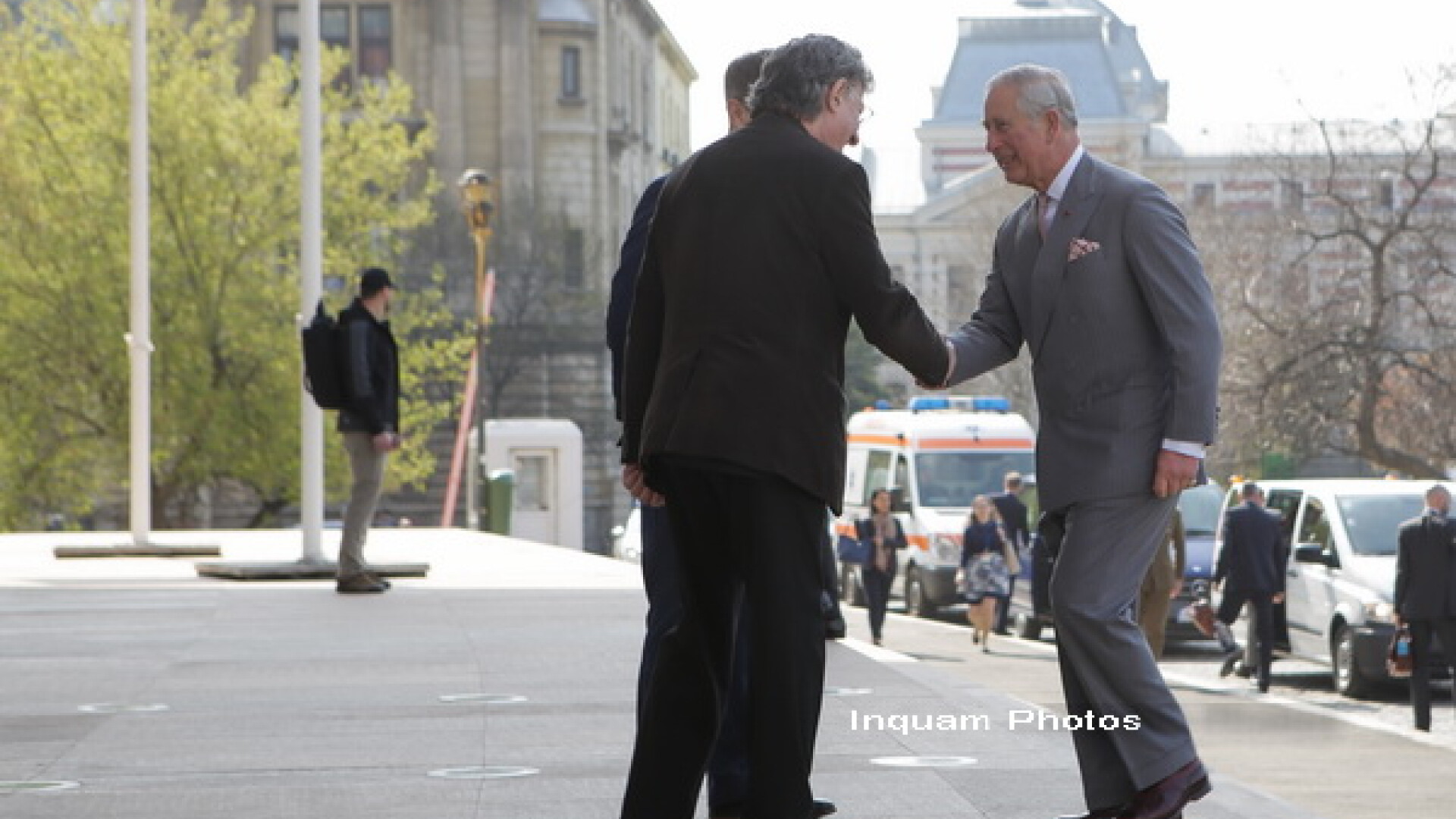 Printul Charles si-a incheiat vizita in Romania la Teatrul National. Un ...