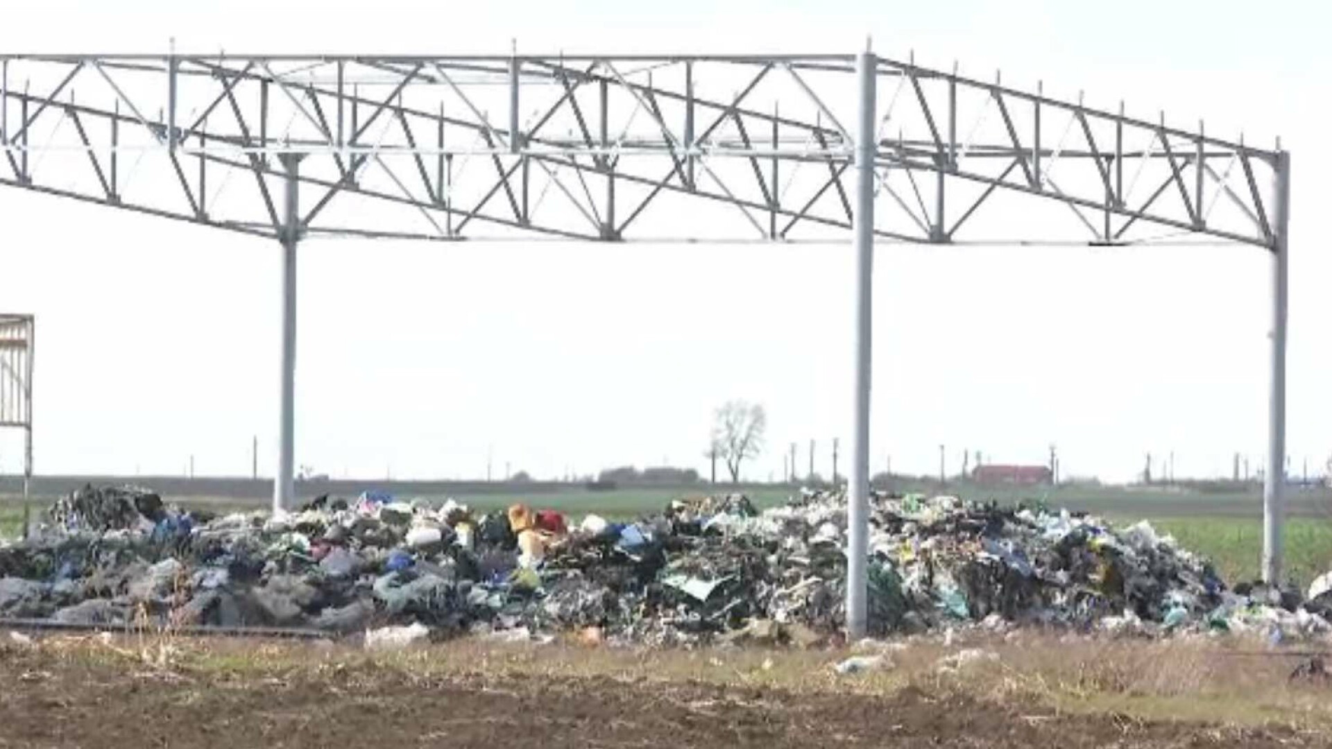 Comuna Satchinez din Timiș, sufocată de gunoaie. A existat acolo o ...