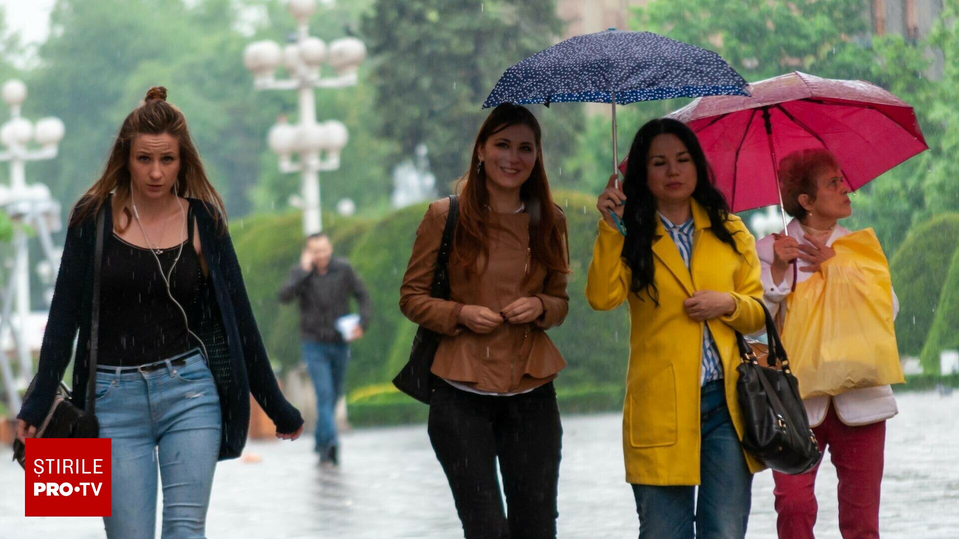 Cod galben de ploi şi vijelii în şase judeţe, marţi după-amiaza. Zonele vizate de vreme rea ...