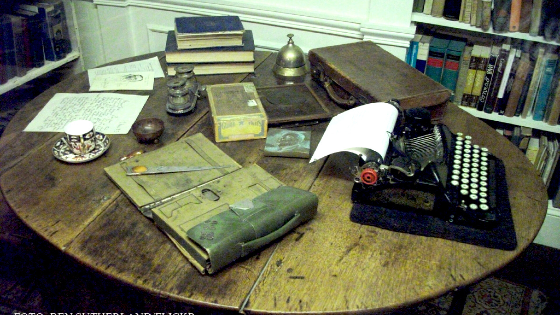 Un celebru scriitor roman isi punea sotia sa ii caute amante. Ce a ...