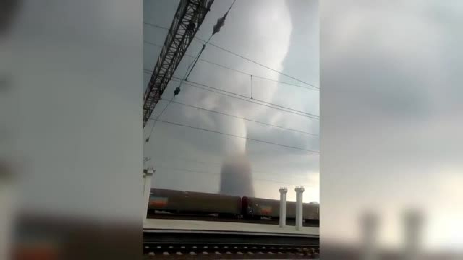 Avertizare de tornadă și cod roșu de furtună. Urmările fenomenelor ...