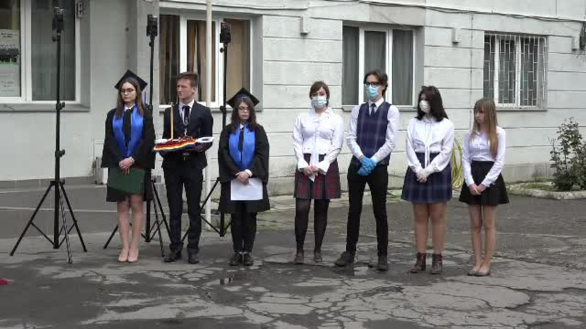 Festivitatea de absolvire a liceului pe timp de pandemie: fără banchet ...
