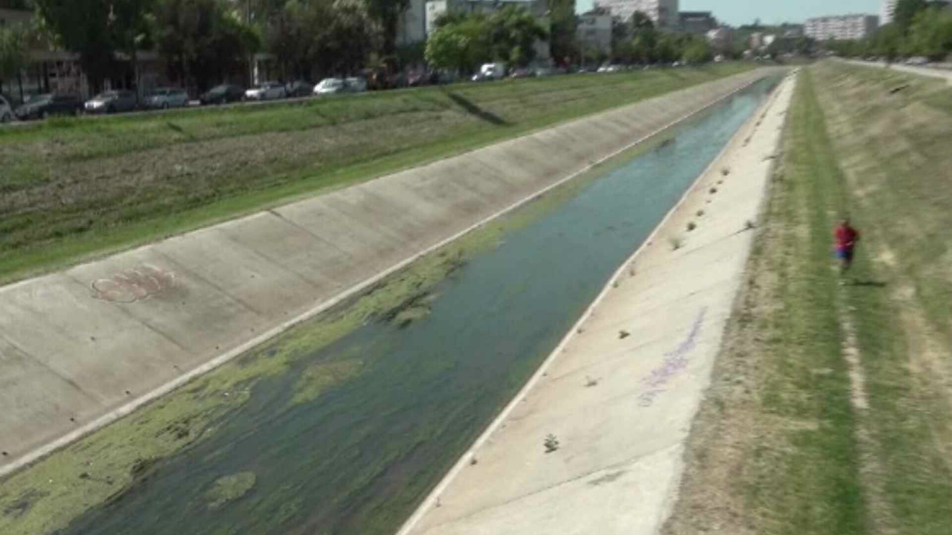 Râul Bahlui navigabil, cu vaporașe, miniporturi și zone de promenadă ...