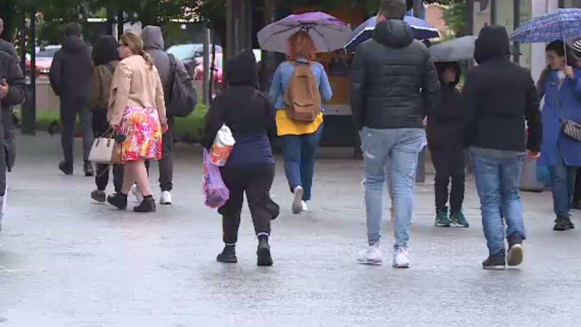 Românii nu prea muncesc peste program, cel puțin în acte. Care e însă ...