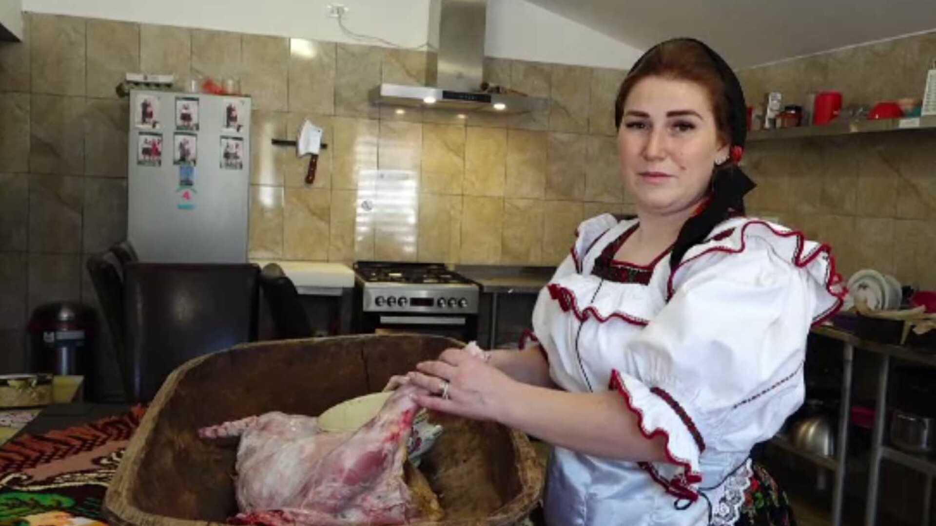 Preparatele pentru masa de Paște, gătite pe ultima sută de metri. Cum ... Preparatele pentru masa de Paște, gătite pe ultima sută de metri. Cum ...