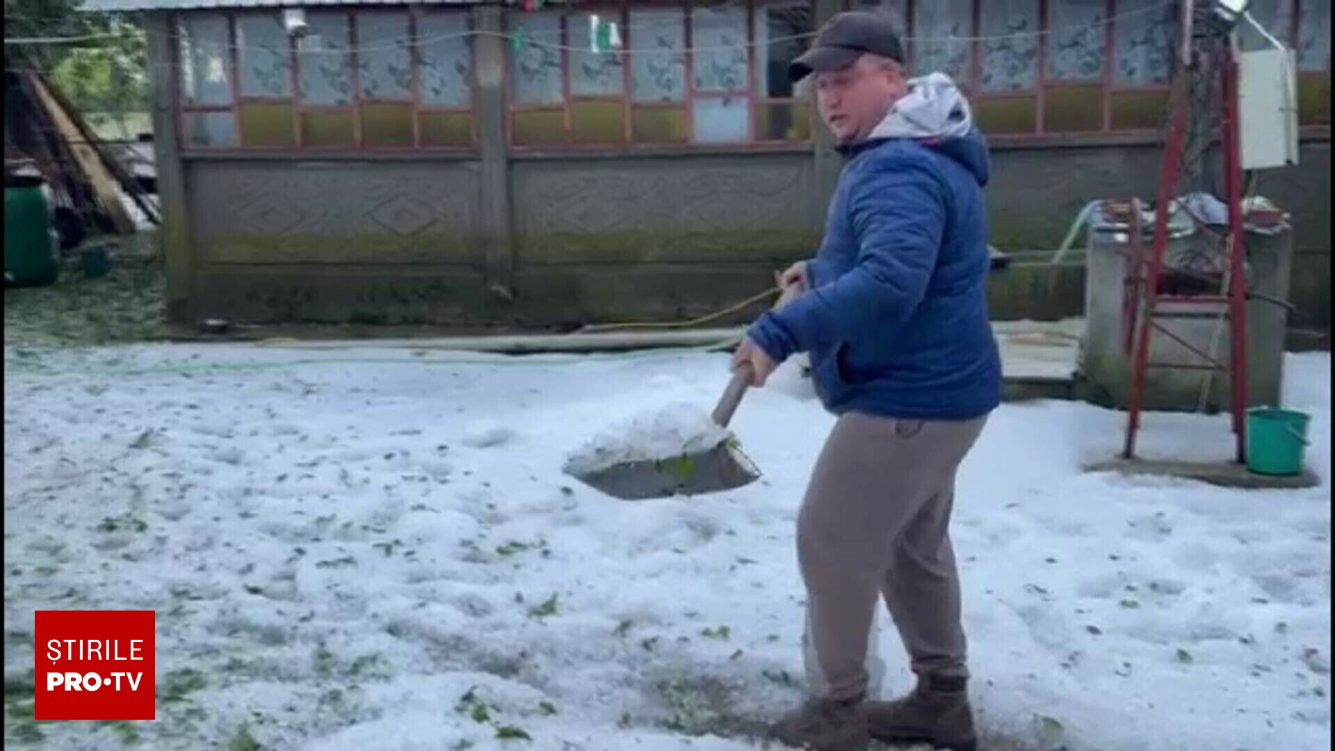 Au luat gheața cu lopata, iar viiturile au distrus totul în cale, în ...