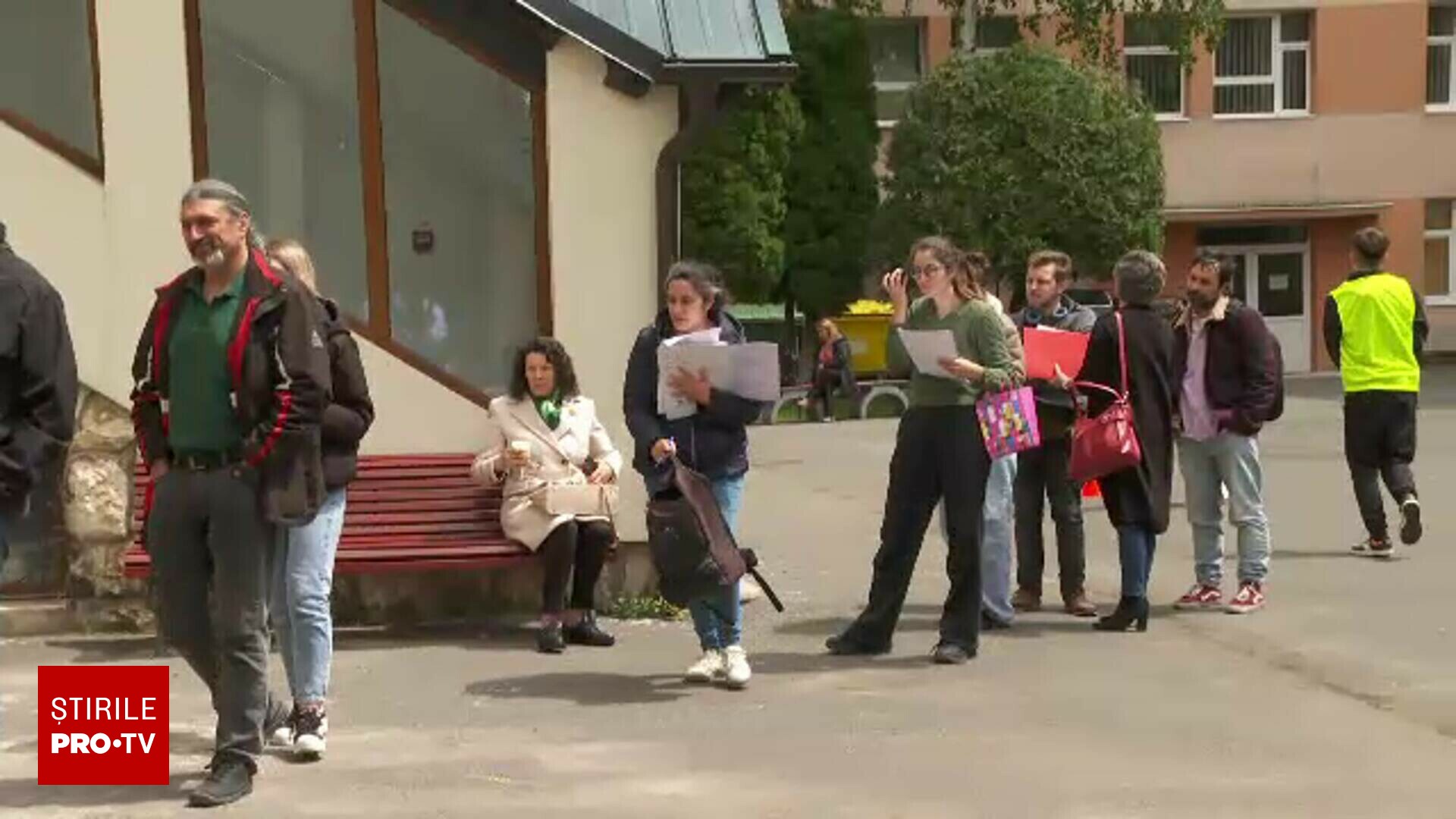 Peste 30.000 de cadre didactice, la examenul de titularizare. Care sunt ...