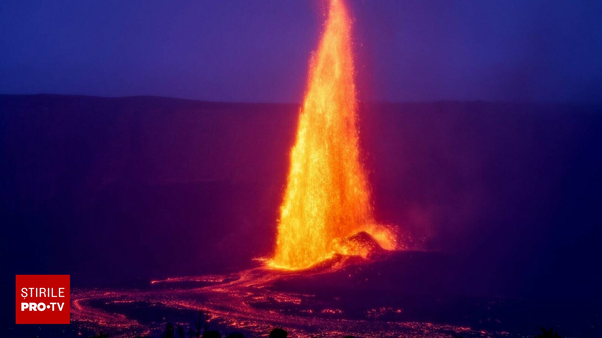 Vulcanul Kilauea a erupt din nou în Hawaii. Jeturi de lavă au atins înălțimea de 300 de metri ...