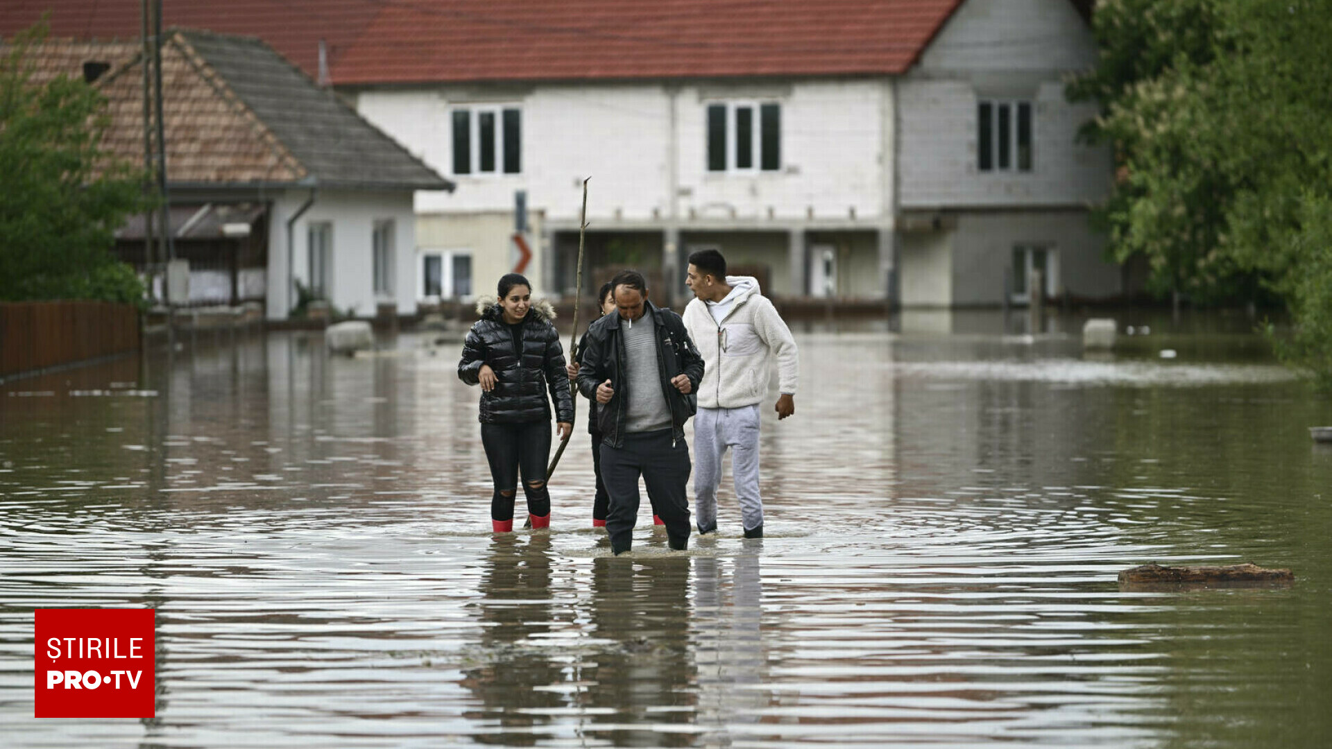 Cod galben de inundaţii pe râuri din 7 judeţe, până luni la prânz ...