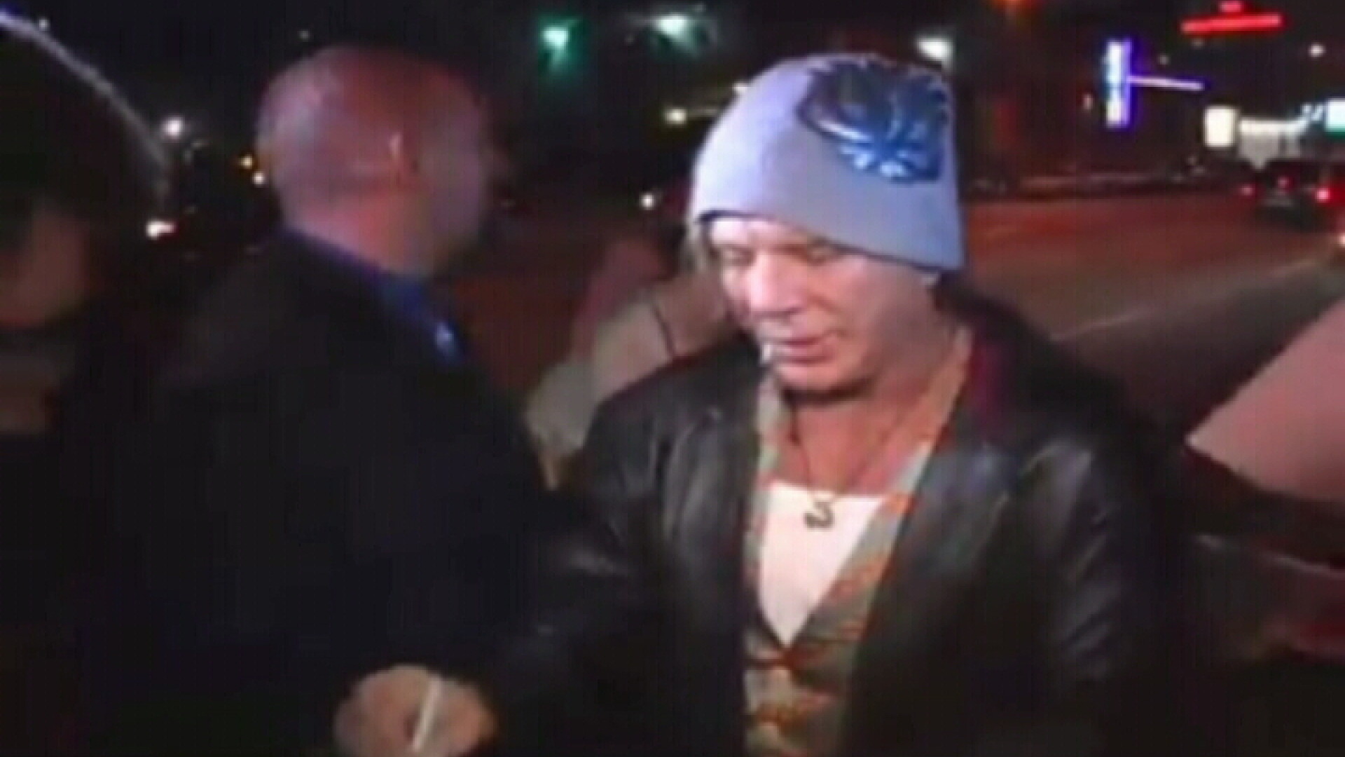 Bre, baga-te! Mickey Rourke, incaierat de florarese romance in Los ...