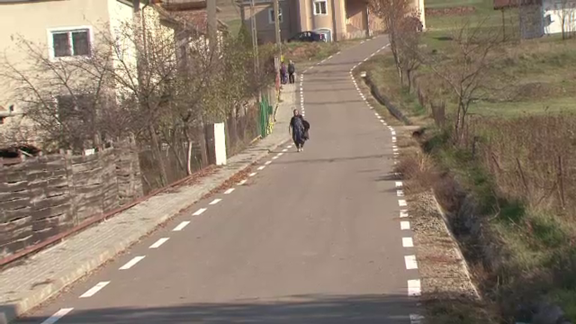 Miracolul romanesc de la sat.Drumuri forestiere asfaltate si canalizari ...