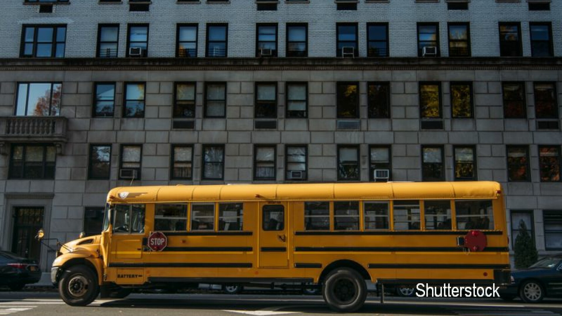 Cel putin 6 elevi americani au murit, dupa ce autobuzul scolar in care ...