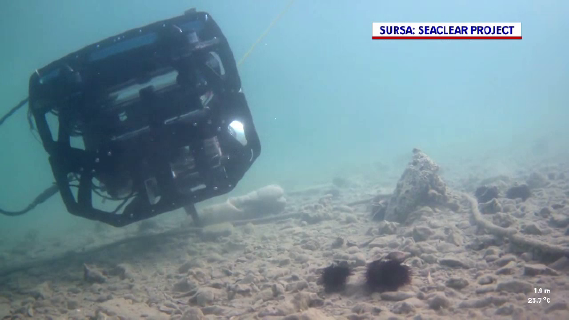 O echipă de profesori și studenți români a creat primul robot ...